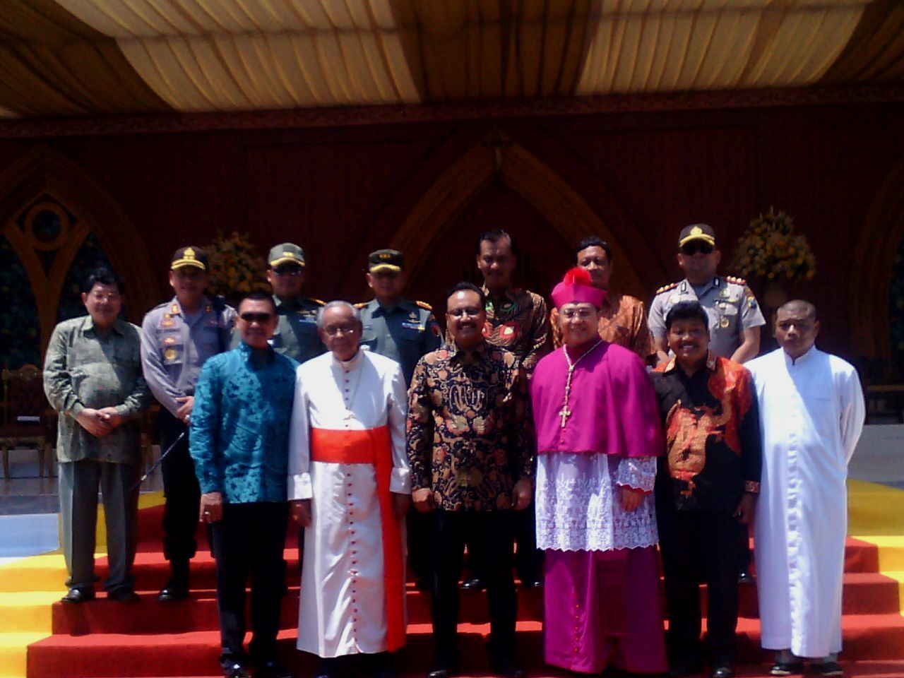 Tahbisan Uskup Keuskupan Malang Mgr. Henricus Pidyarto Gunawan O.Carm ... Tahbisan Uskup Keuskupan Malang Mgr. Henricus Pidyarto Gunawan O.Carm ...