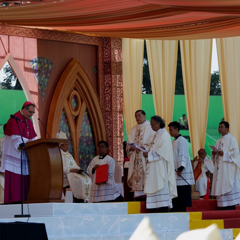 Tahbisan Uskup Keuskupan Malang Mgr. Henricus Pidyarto Gunawan O.Carm ... Tahbisan Uskup Keuskupan Malang Mgr. Henricus Pidyarto Gunawan O.Carm ...