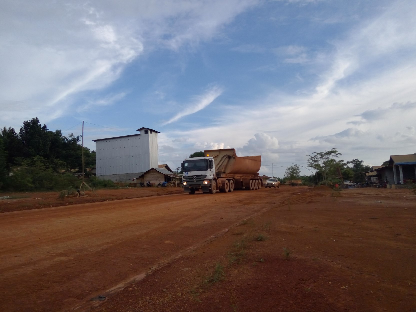 Turne ke Keuskupan Ketapang, Kalbar: Namanya Jalan Bauksit (4) | SESAWI.NET Turne ke Keuskupan Ketapang, Kalbar: Namanya Jalan Bauksit (4) | SESAWI.NET