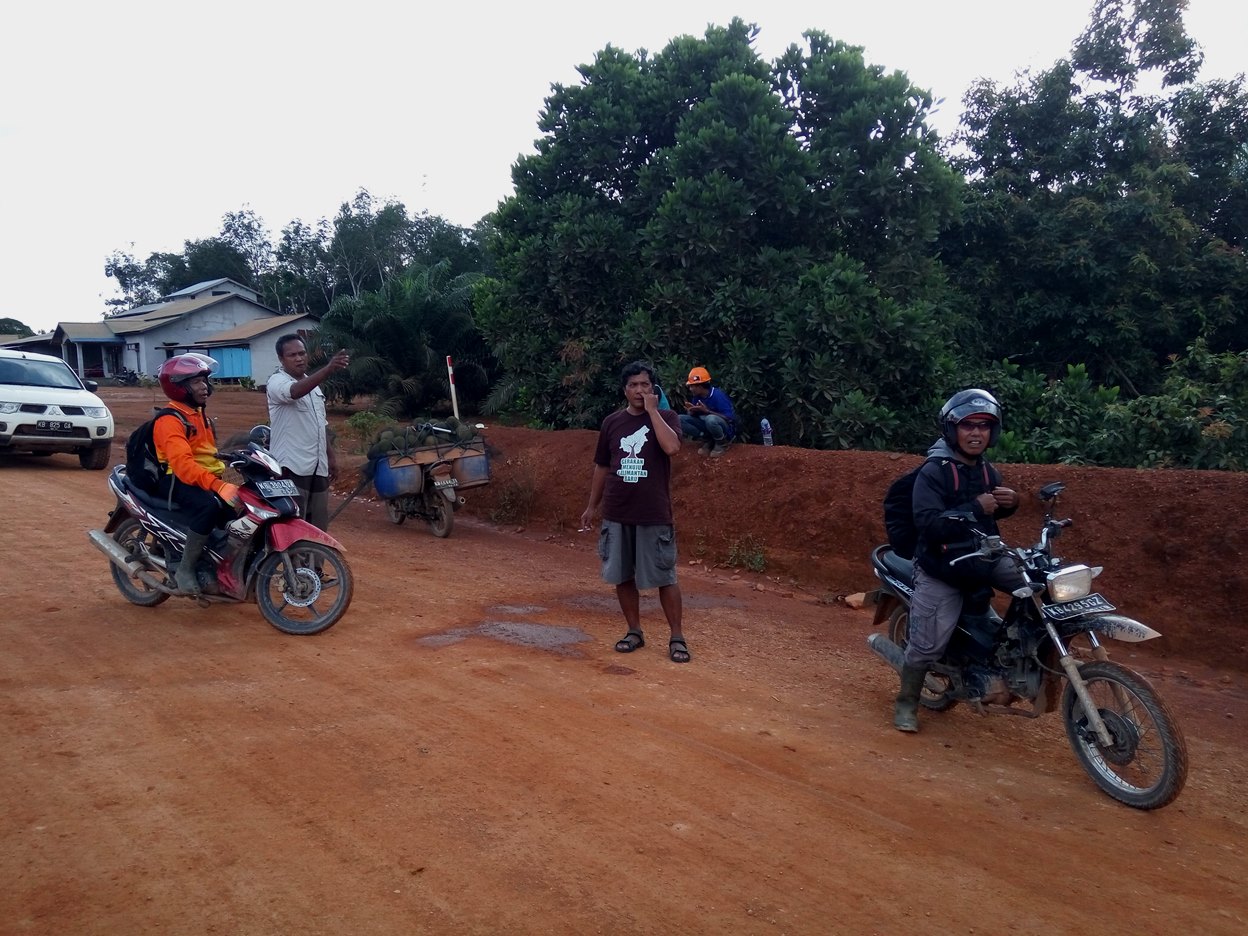 Turne ke Keuskupan Ketapang, Kalbar: Namanya Jalan Bauksit (4) | SESAWI.NET Turne ke Keuskupan Ketapang, Kalbar: Namanya Jalan Bauksit (4) | SESAWI.NET