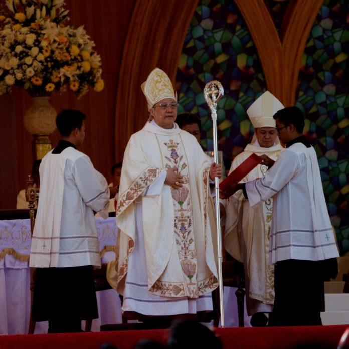 Tahbisan Uskup Keuskupan Malang Mgr. Henricus Pidyarto Gunawan O.Carm ... Tahbisan Uskup Keuskupan Malang Mgr. Henricus Pidyarto Gunawan O.Carm ...