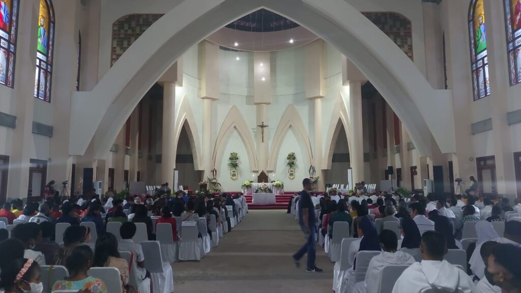 Salve Agung di Gereja Katedral Kristus Raja Jayapura Jelang Tahbisan ... Salve Agung di Gereja Katedral Kristus Raja Jayapura Jelang Tahbisan ...