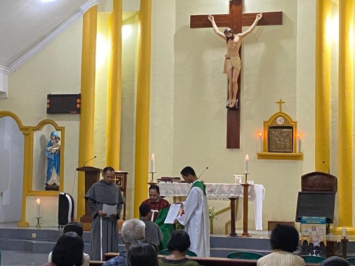 Pembaruan Kaul 32 Frater Ordo Saudara Dina Konventual Provinsi Indonesia - SESAWI.NET